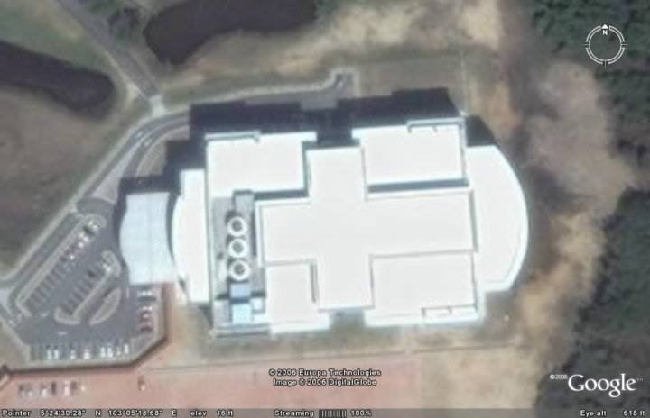 Lambang salib pada tingkap bangunan IPD Pendang