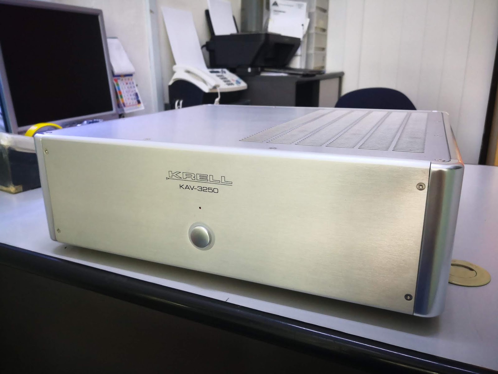 Happy Audio Visual: Krell KAV-3250 power amp (used)