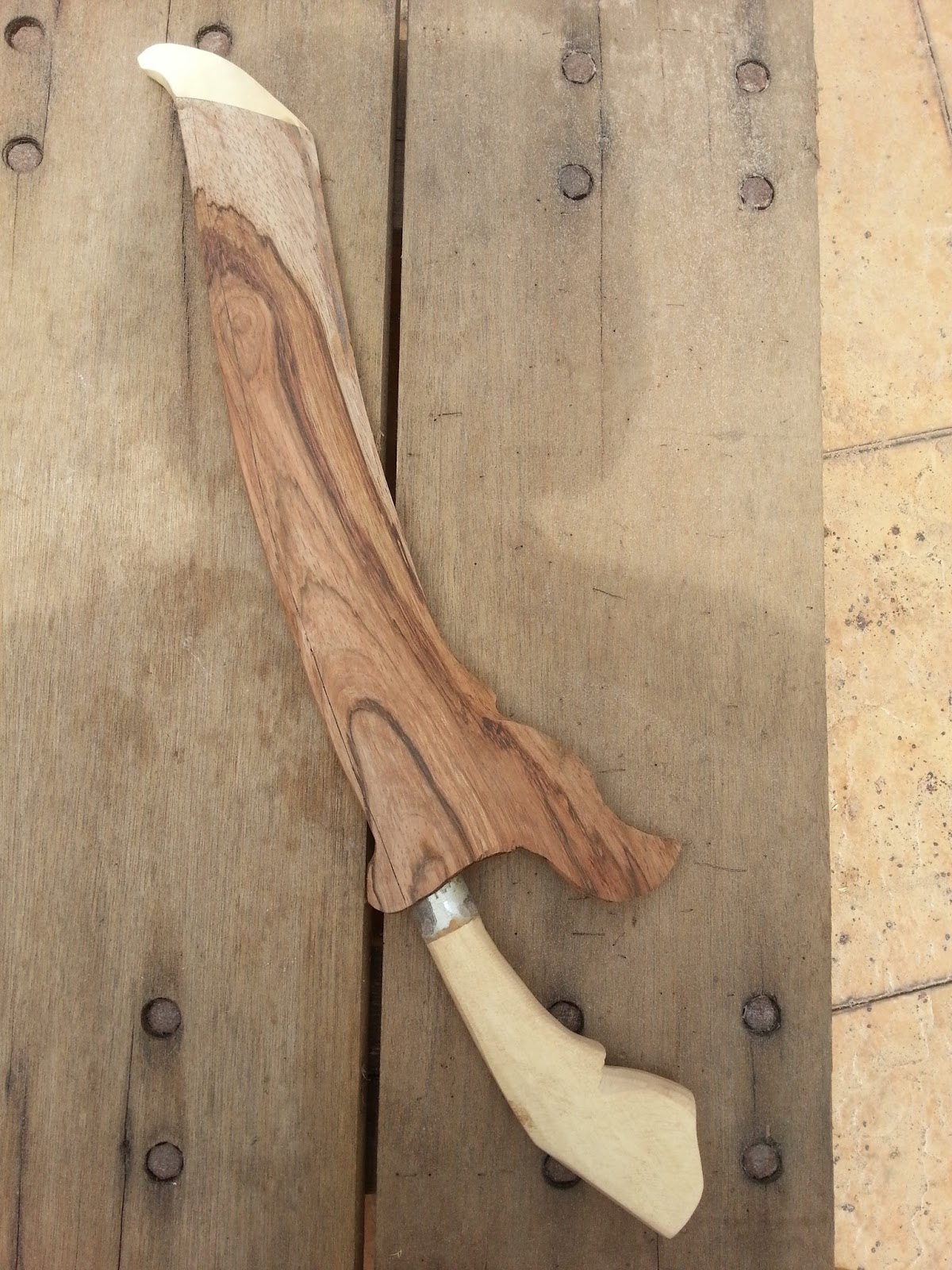 Kayu Warisan Malaysia: Tempahan Sarung parang kayu sepetir bunga dengan ...