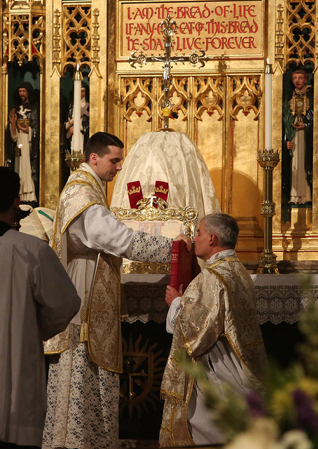 New Liturgical Movement: Who’s Afraid of Pomp and Splendor?