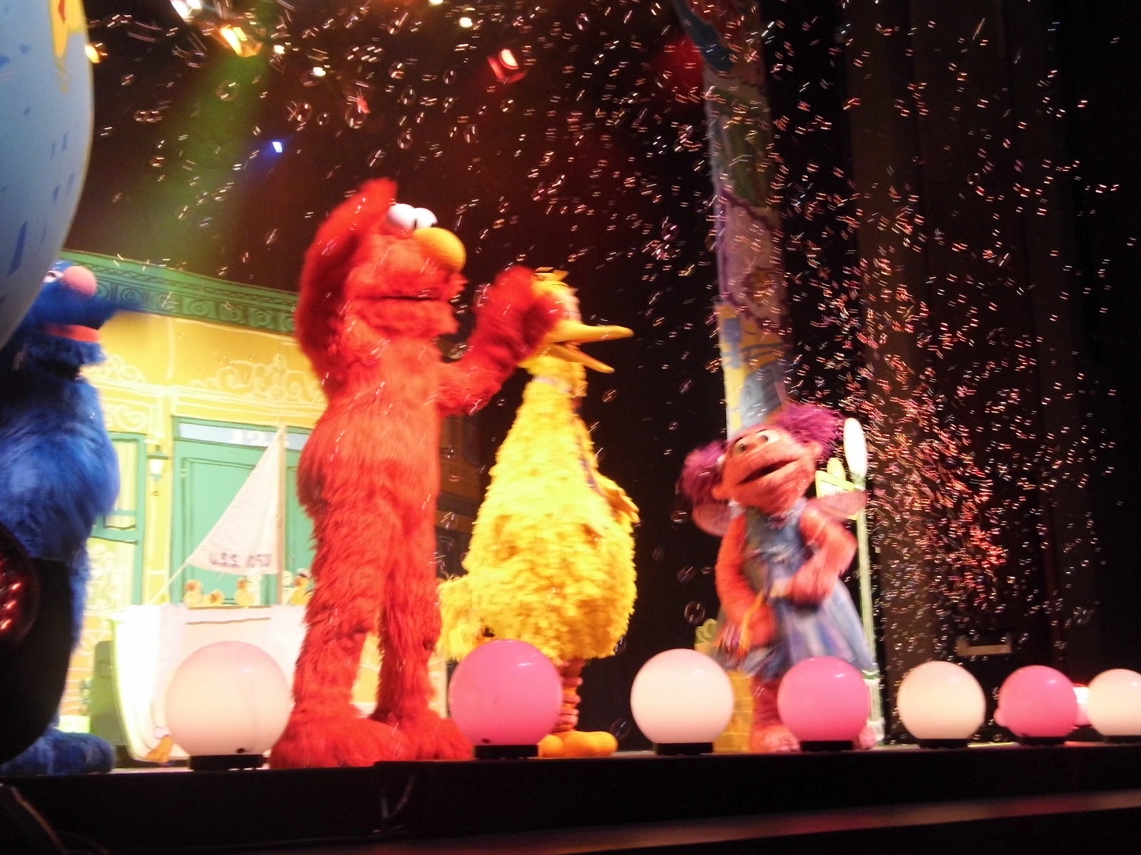 One Mother Hen: Elmo Schmelmo