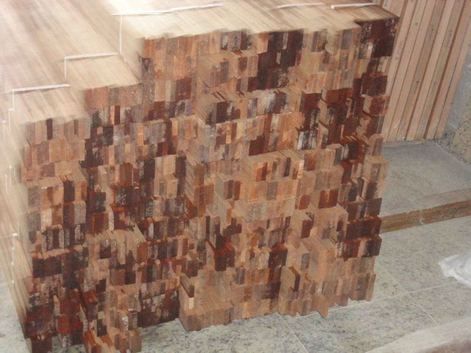 Residencial Paulo Marcos: Entrega dos alisares de madeira