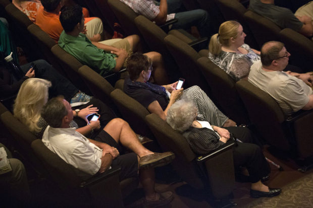 Using Electronic Gadgets in Church. | MEXYTEK