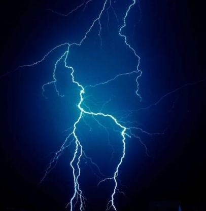 PLANETA TAJEMNIC: Powstanie pioruna i jego siła...