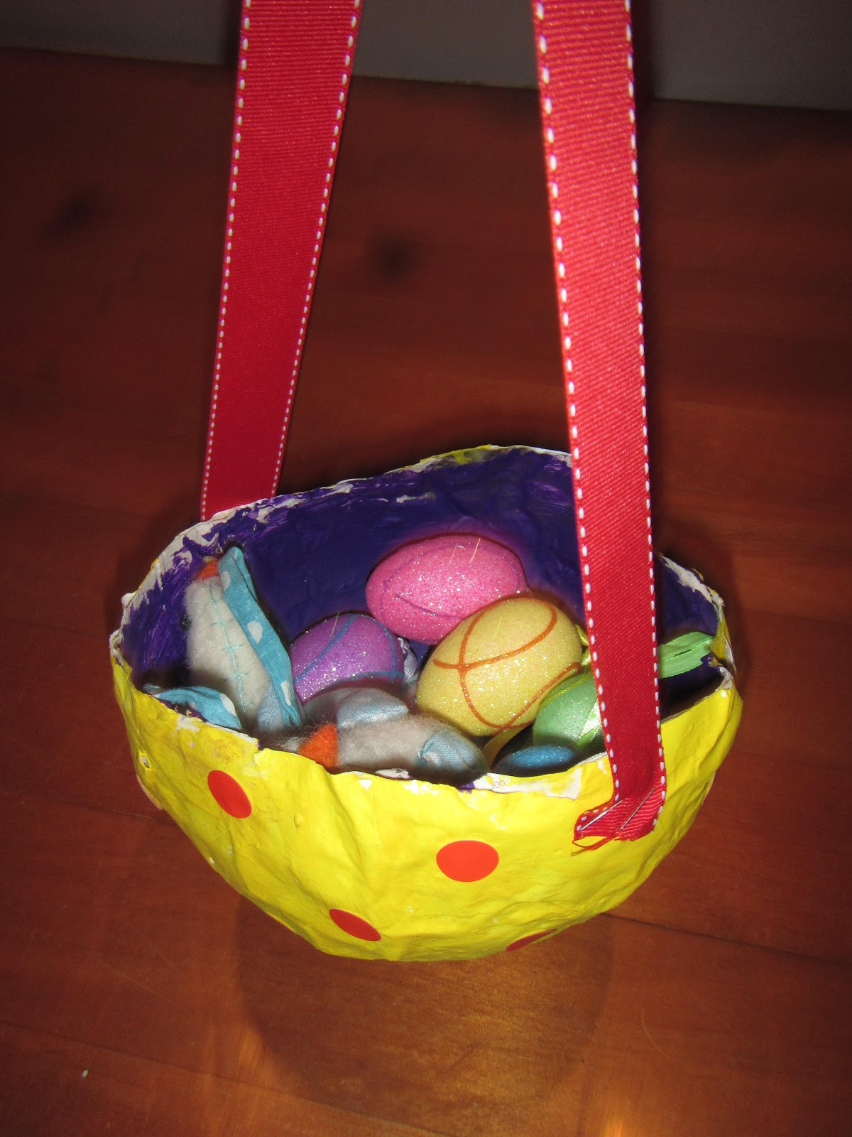 Crafty little people: Paper mache Easter egg basket