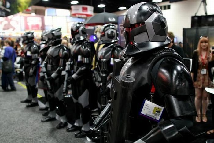 Innova: Cosplay Costumes Dress Up for Comic Con (36 Photos)