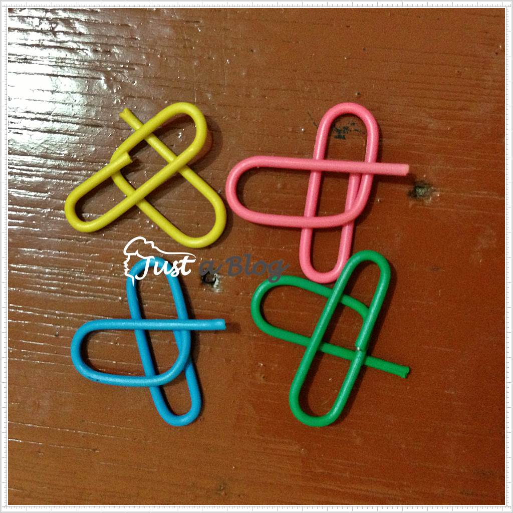 Crochet and Lipstick: DIY: Stitch Marker from Paper Clip