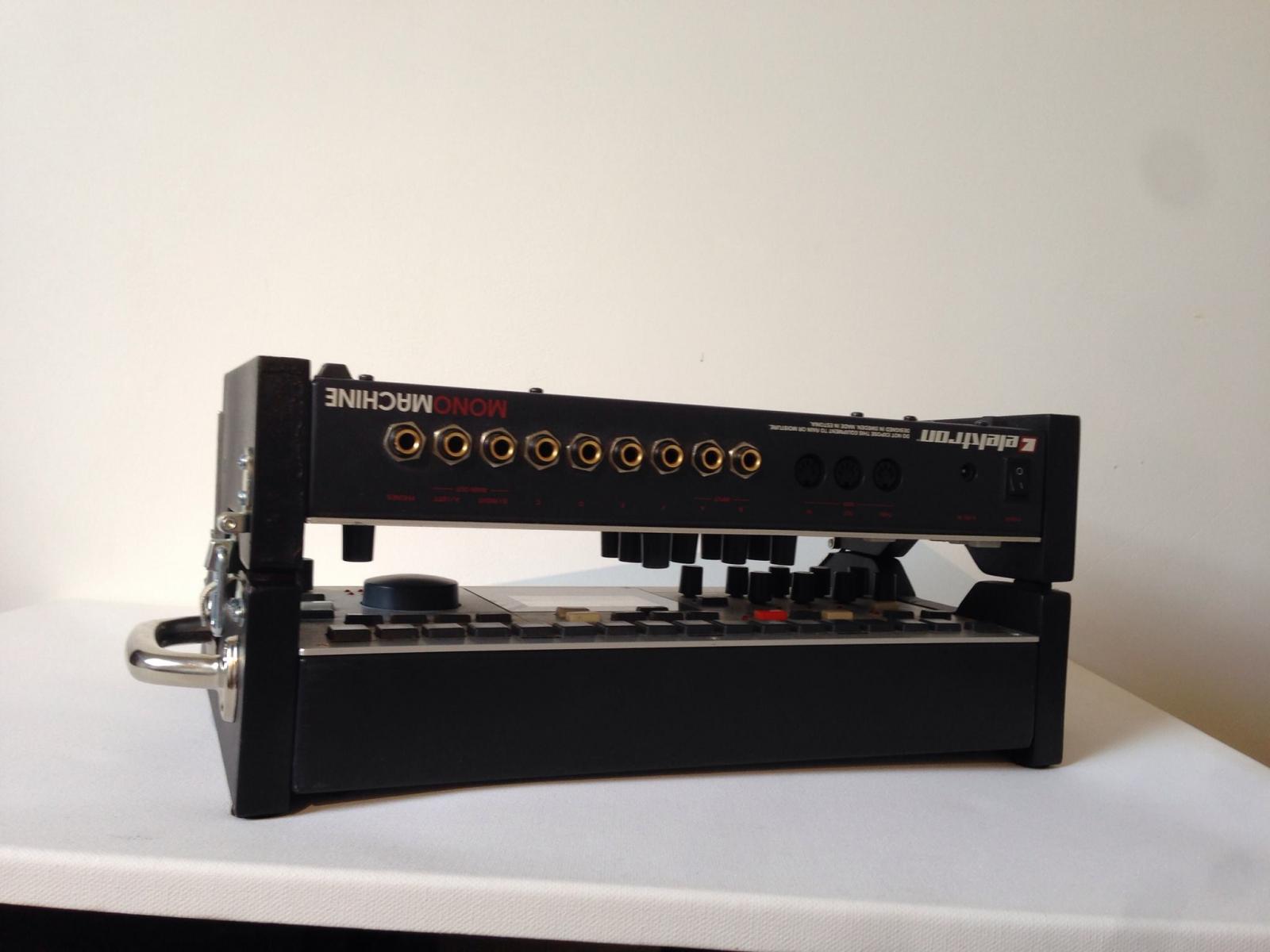 MATRIXSYNTH: Musikgear Elektron "Buchla style" Case - Rack - Stand