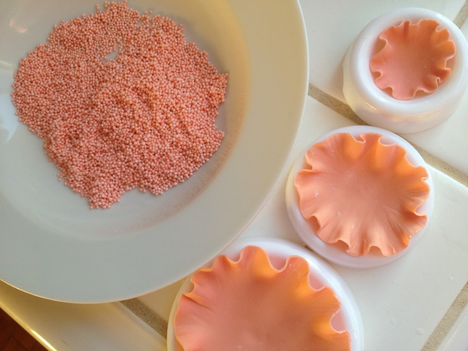 Color Me Sprinkely - How to custom color sprinkles - CakeCentral.com