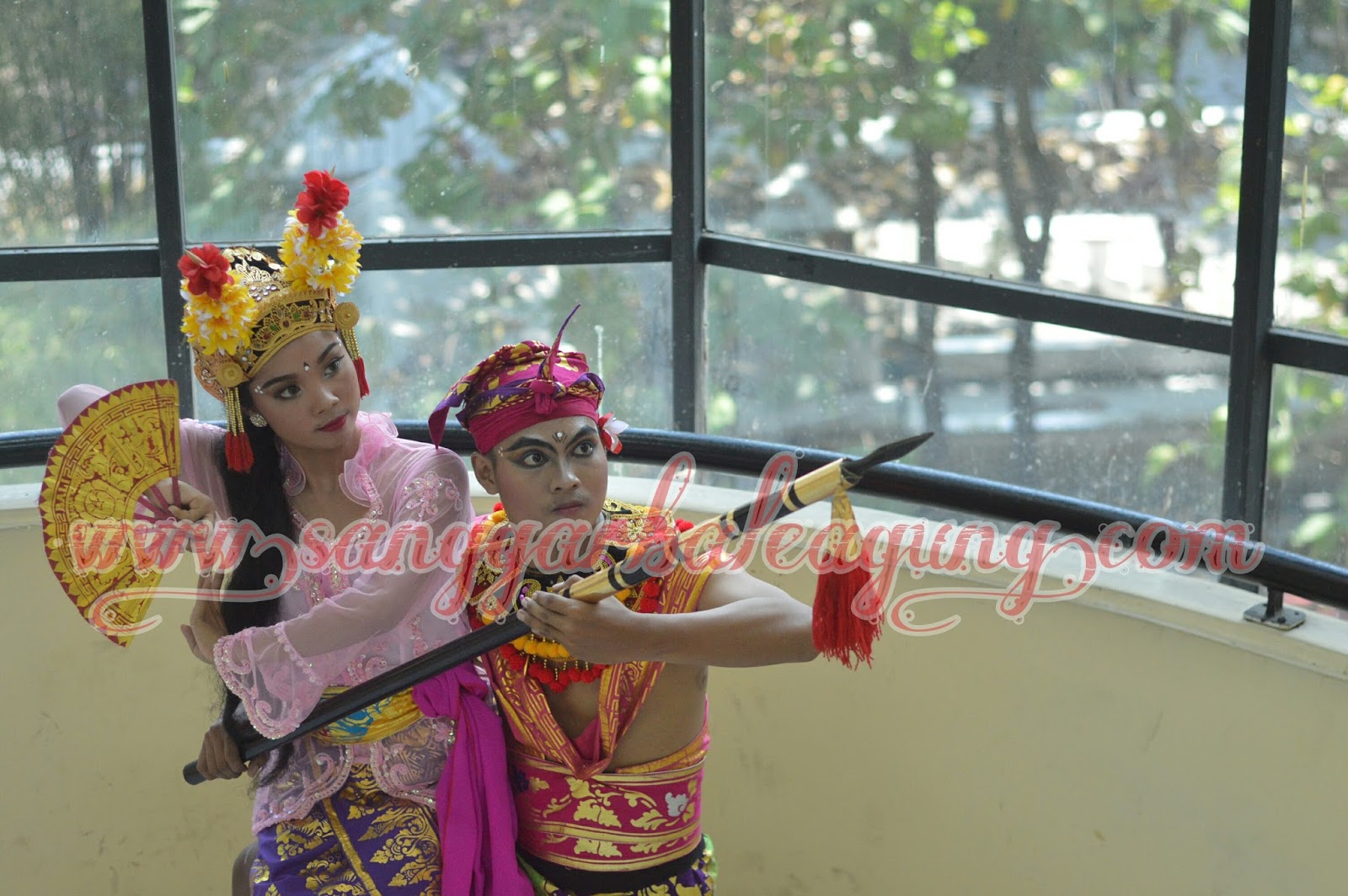 Penari Bali Surabaya: Tata Rias Penari Bali