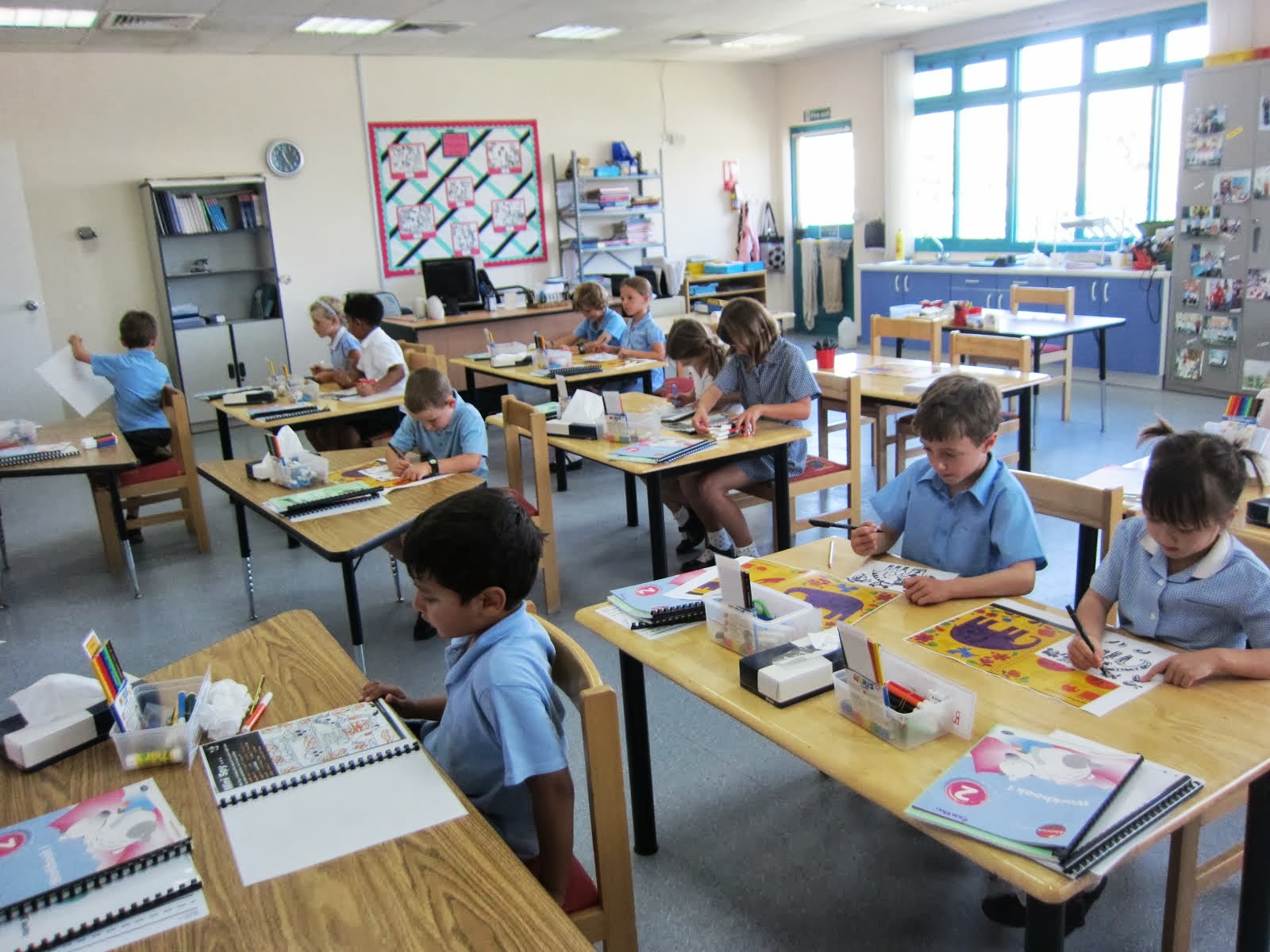 News @ Tabuk Primary School: The Year Two Class Enjoying an Art Lesson