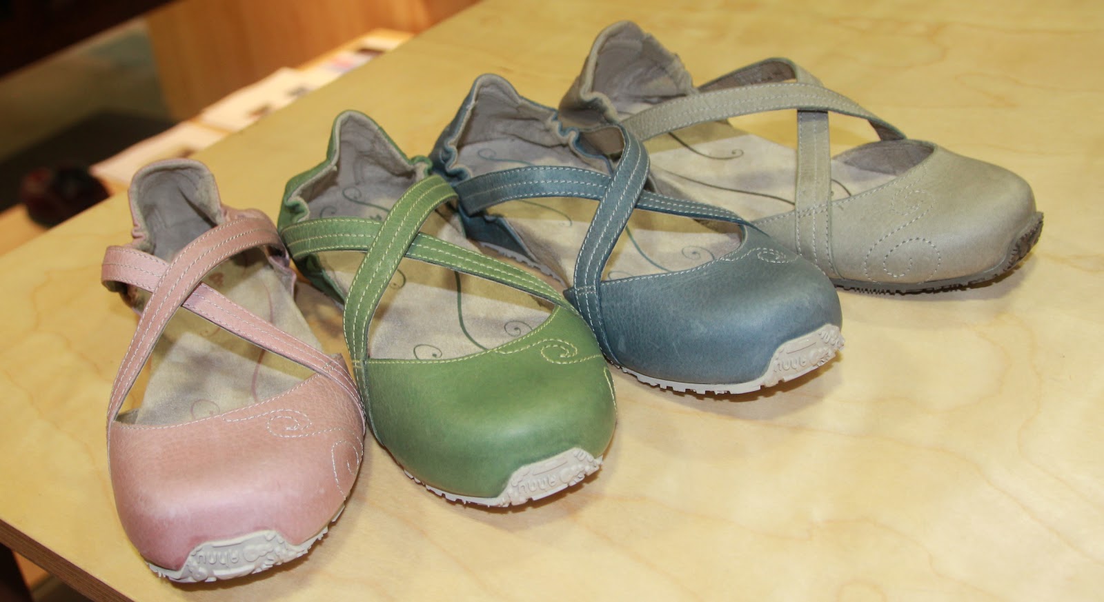 AHNU SPRING 2013 Footwear-Women