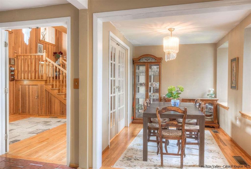 Sweet House Dreams: 1987 Contemporary in Rifton, New York