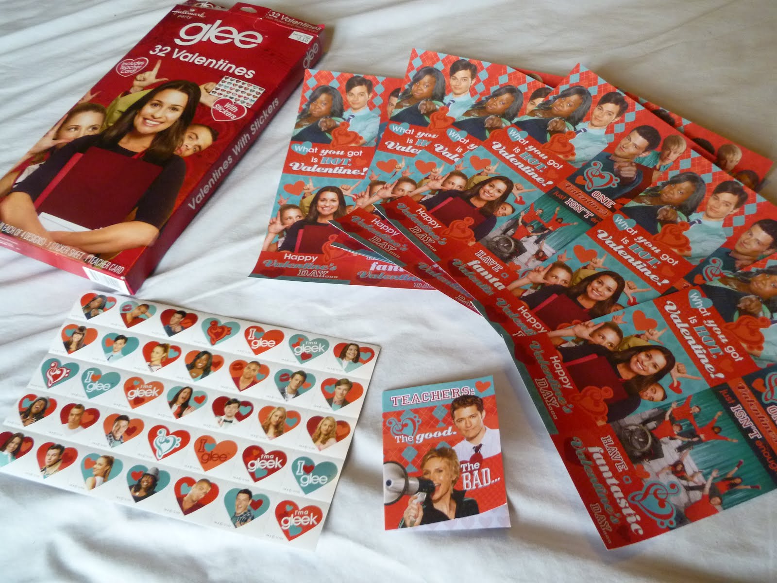 Billevesées: Consumer Product Review: ‘Glee’ Valentines from Hallmark
