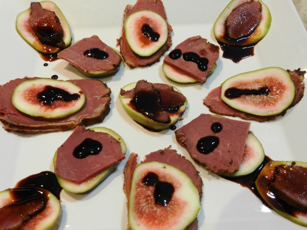 Pasta e Porcini: Canapés de Pastrami e Figos
