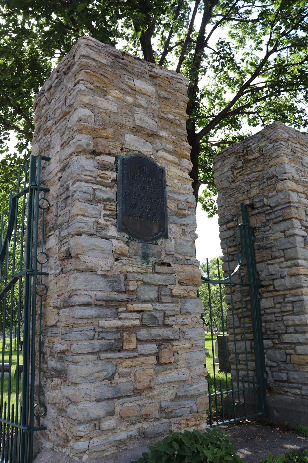 The Minneapolis Pioneers & Soldiers Memorial Cemetery - Minneapolis, MN ...
