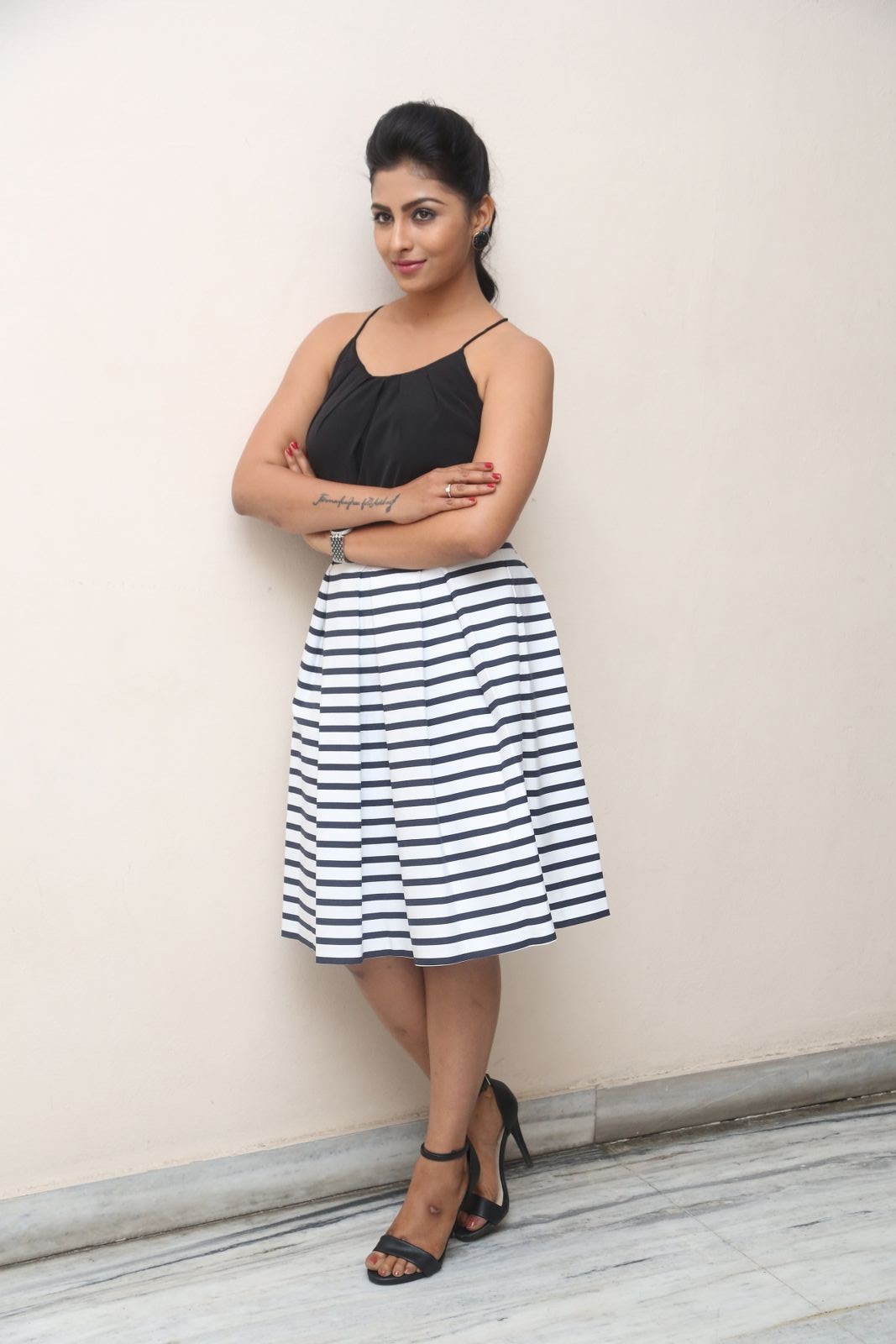 Kruthika Jayakumar latest sizzling photo shoot