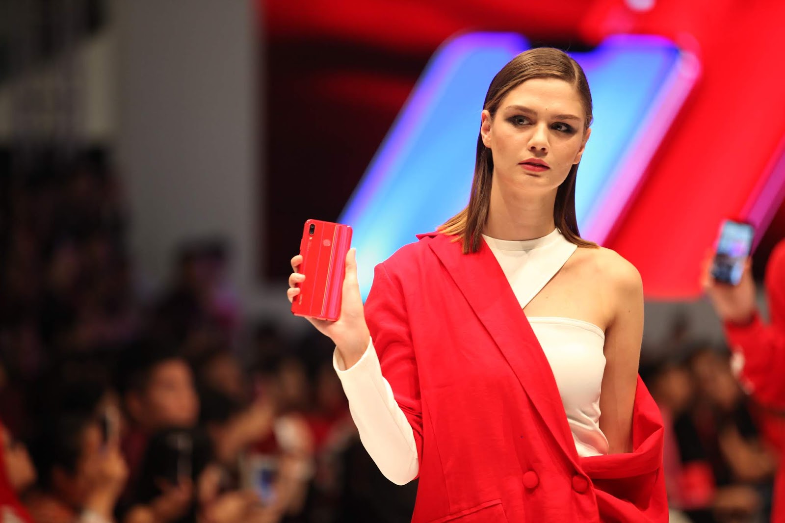 Malaysian Lifestyle Blog: HUAWEI X KL Fashion Week 2018 - HUAWEI nova 3 red