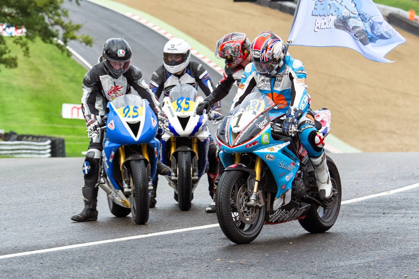 Ru22ell - Motorcycle Racer: Triumph Triple Challenge - Brands Hatch GP