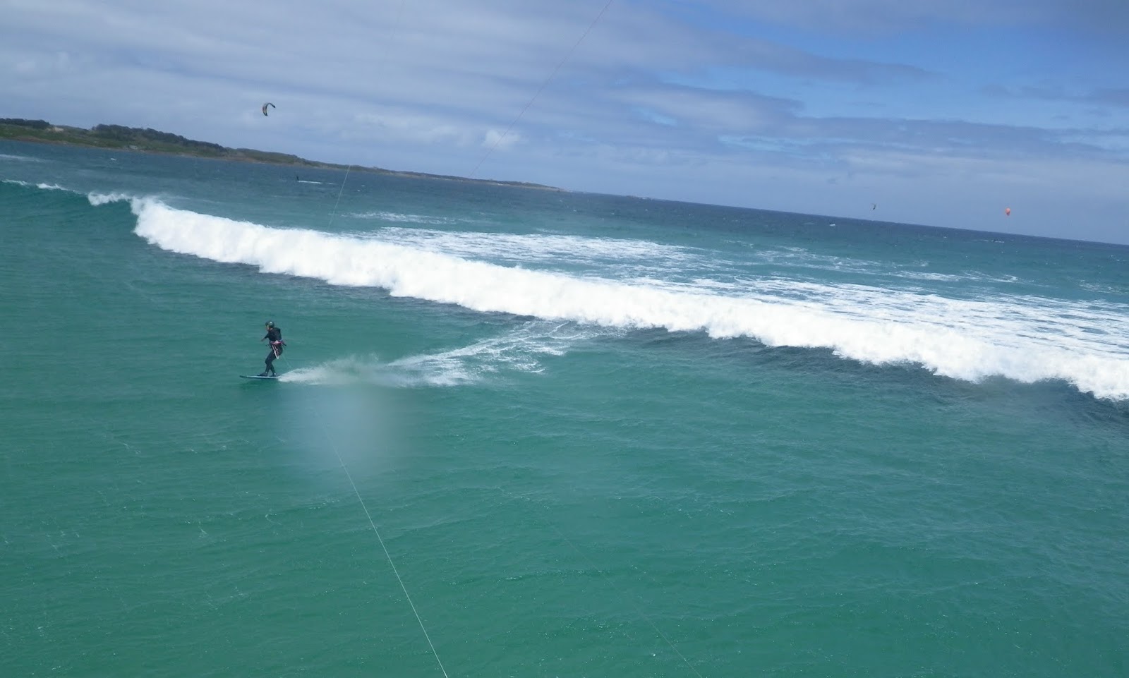 Peter's kitesurfing blog: More epic kitesurfing in big surf at Marrawah ...