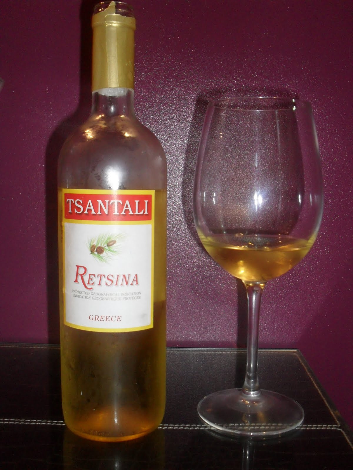 "De copas con Baco": TSANTALIS RETSINA, el vino de los dioses.