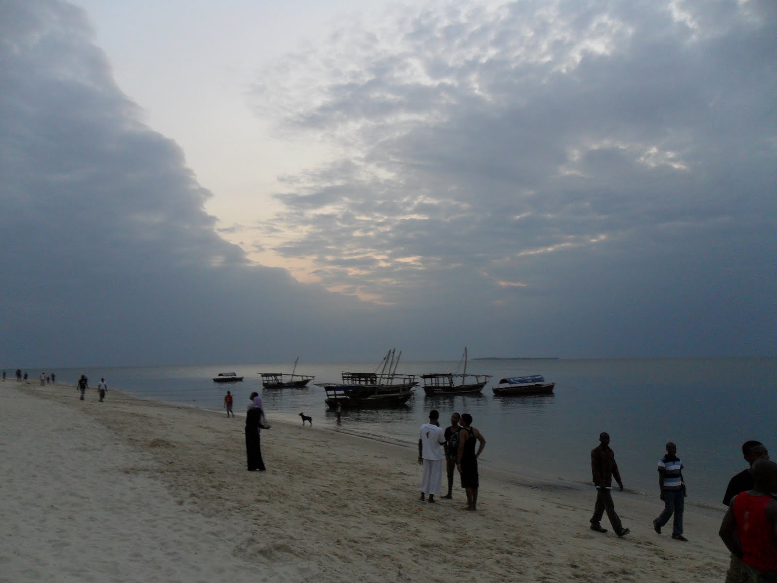 NURU THE LIGHT: THE SETTING AT FORODHANI IN ZANZIBAR!!