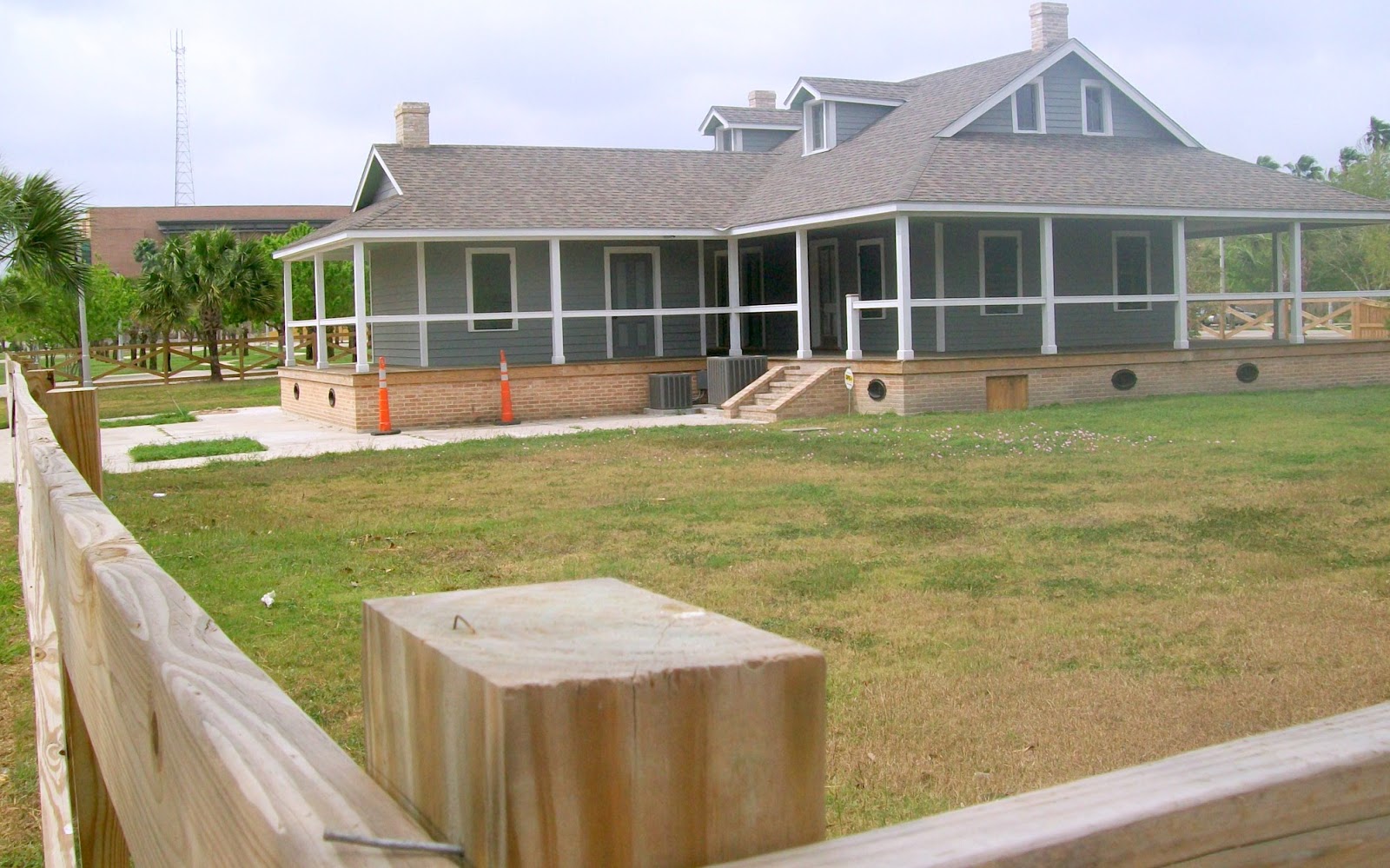 EL RRUN RRUN: CHUCK'S LOVE SHACK: THE SAME CRIB AFTER $100,000s?