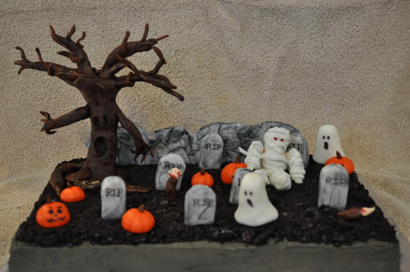 Katie's Cake Creations: GraveYard Cake