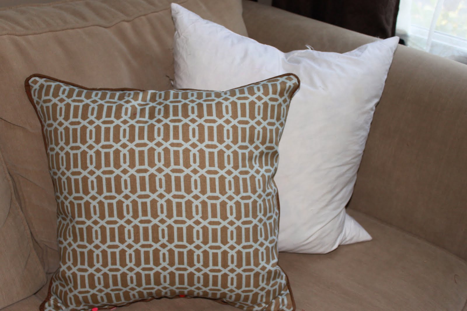 While Wearing Heels: Pillows and Piping Tutorial