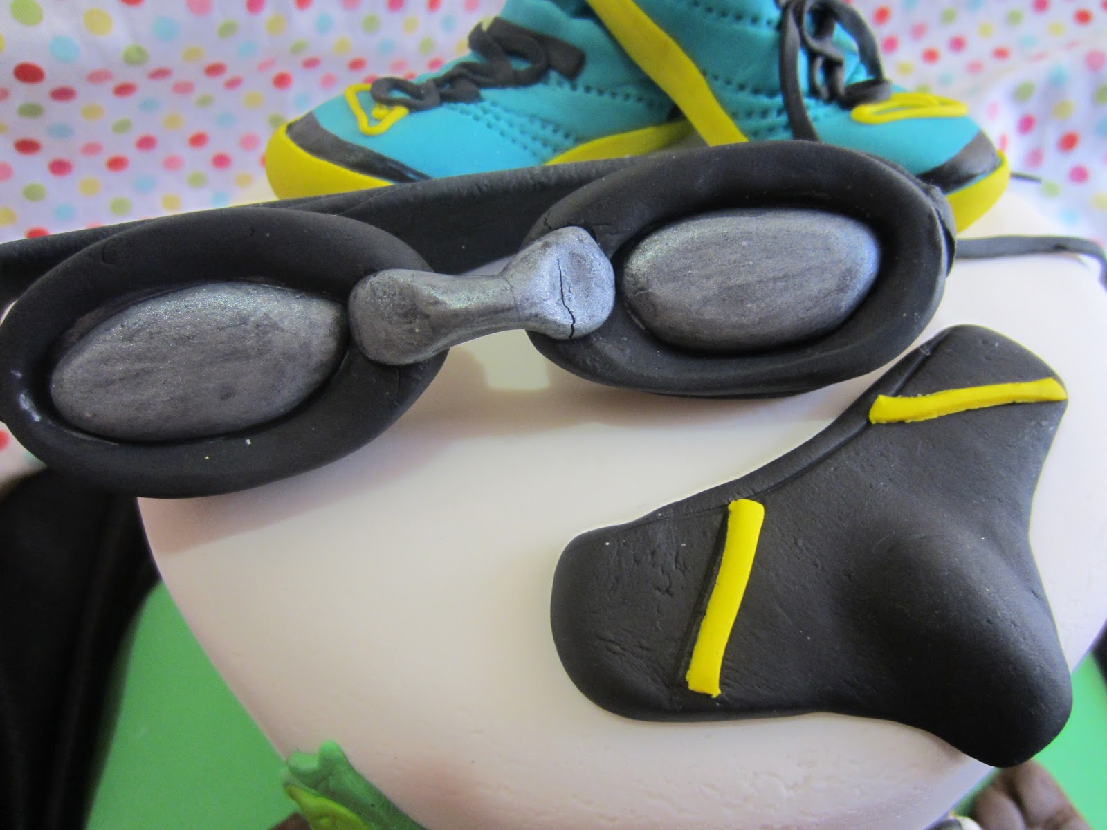 Home May'de Cakes: The Making : Triathlon Cake with gum paste bicycle