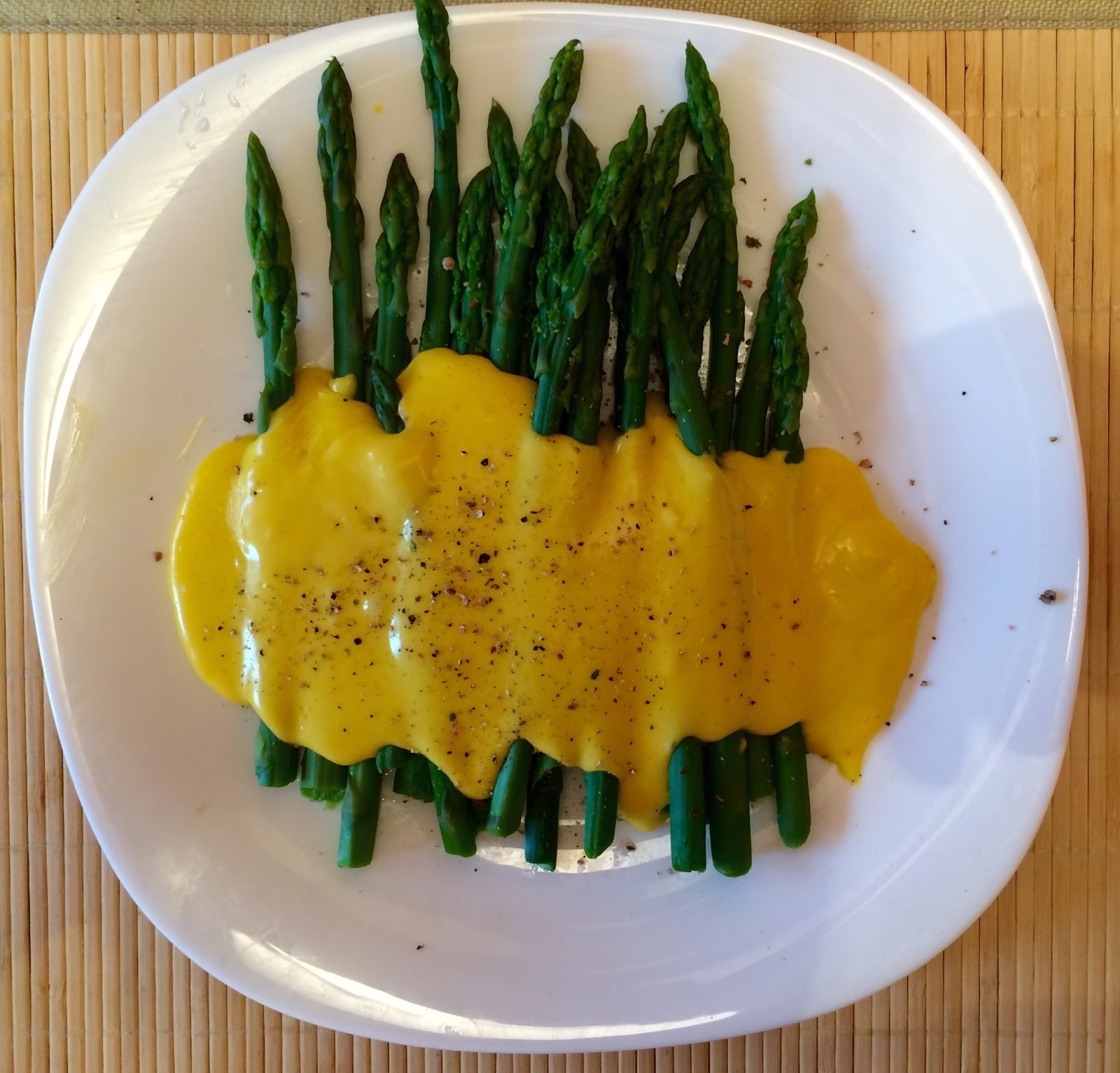 Ugniniai receptai: Dieviški smidrai su hollandaise