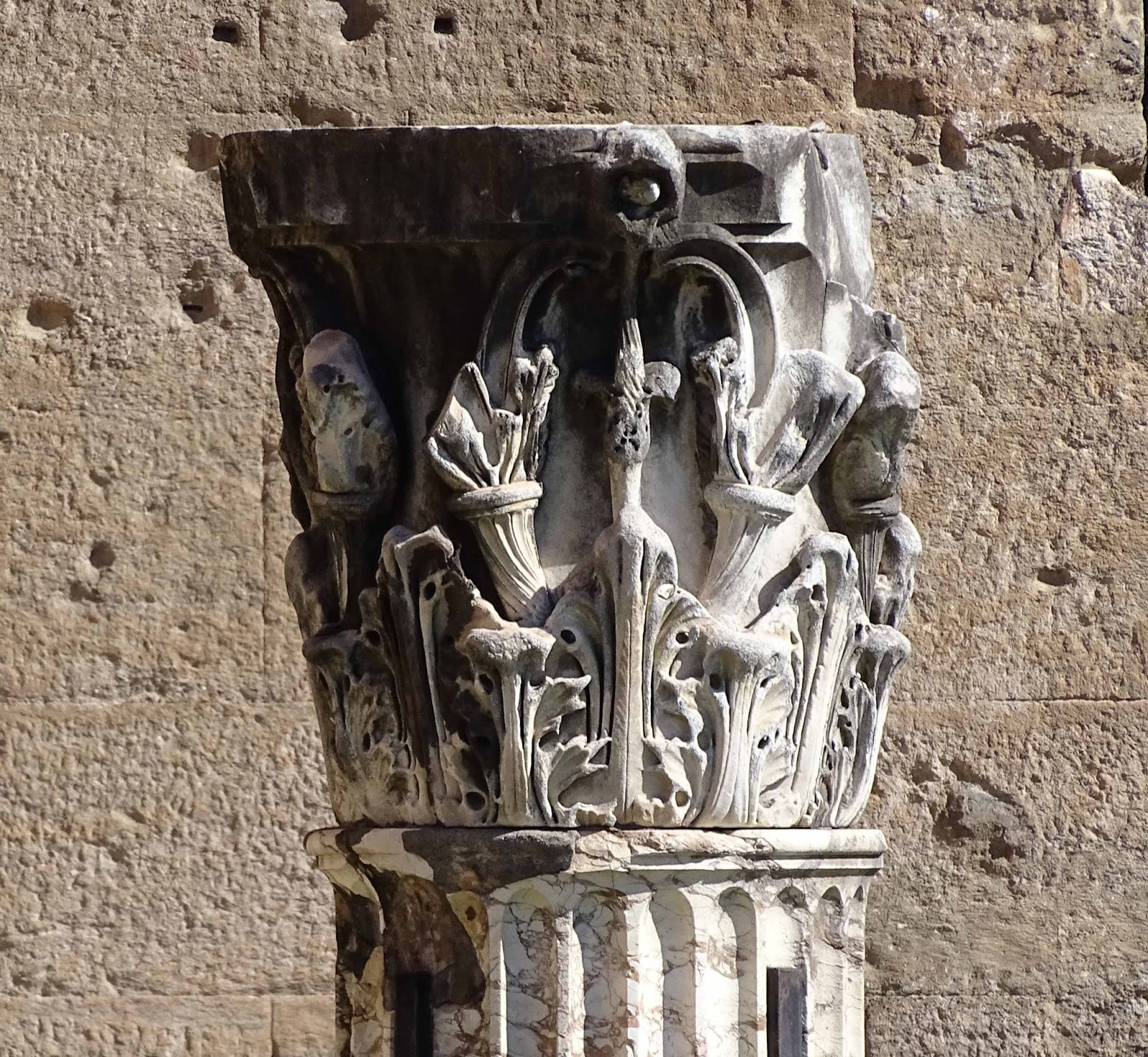 LAS PARIDAS DE MARCELO DEL CAMPO: Los capiteles del templo de Augusto y ...