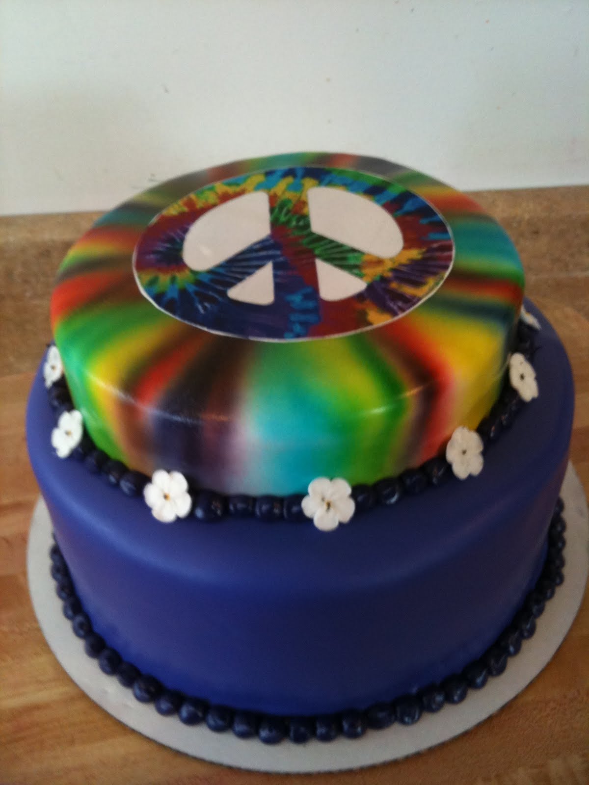 Hector's Custom Cakes: peace sign birthday cake fondant