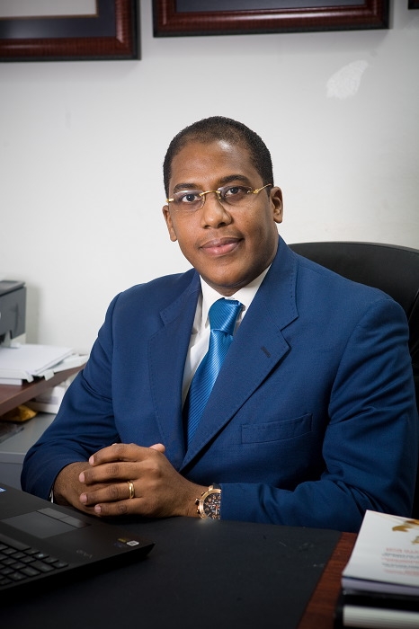 Informativo en Línea: Hiddekel Morrison, editor tecnológico de Telenoticias