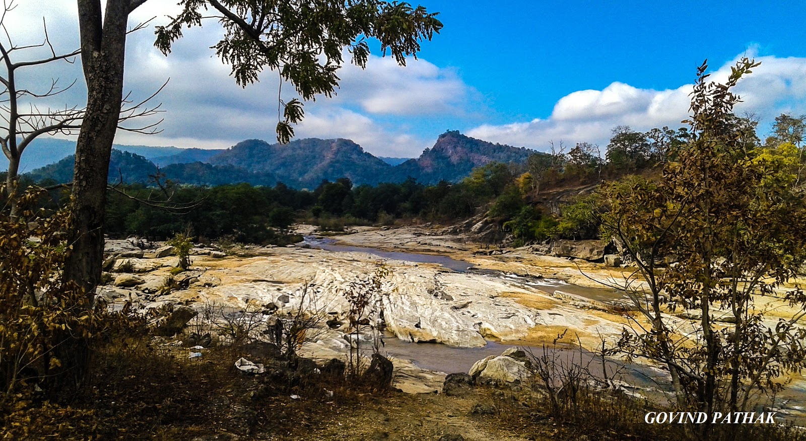 CHHOTANAGPUR TOURISM BY GOVIND PATHAK: Sugga Bandh Waterfall,Latehar