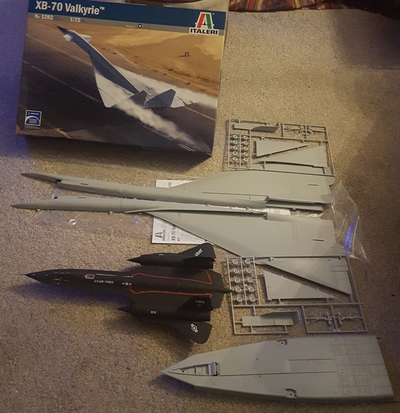 Andrew's Notepad: Model Shelf: XB70 Valkyrie