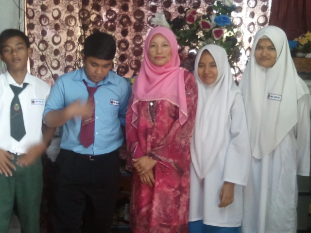 CaTaTaN JeMaRi ..AnAk PaNtAi..: Sekitar lawatan dari guru dan murid ...