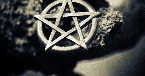 TAROT TEMPLO DE KALY: La magia Wicca, una nueva religión.