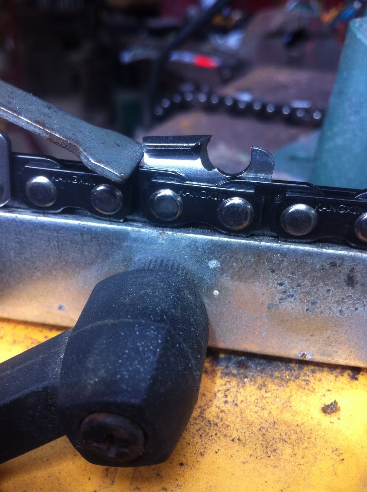 Bruce Teakle's Pages: Huztl chainsaw chain review