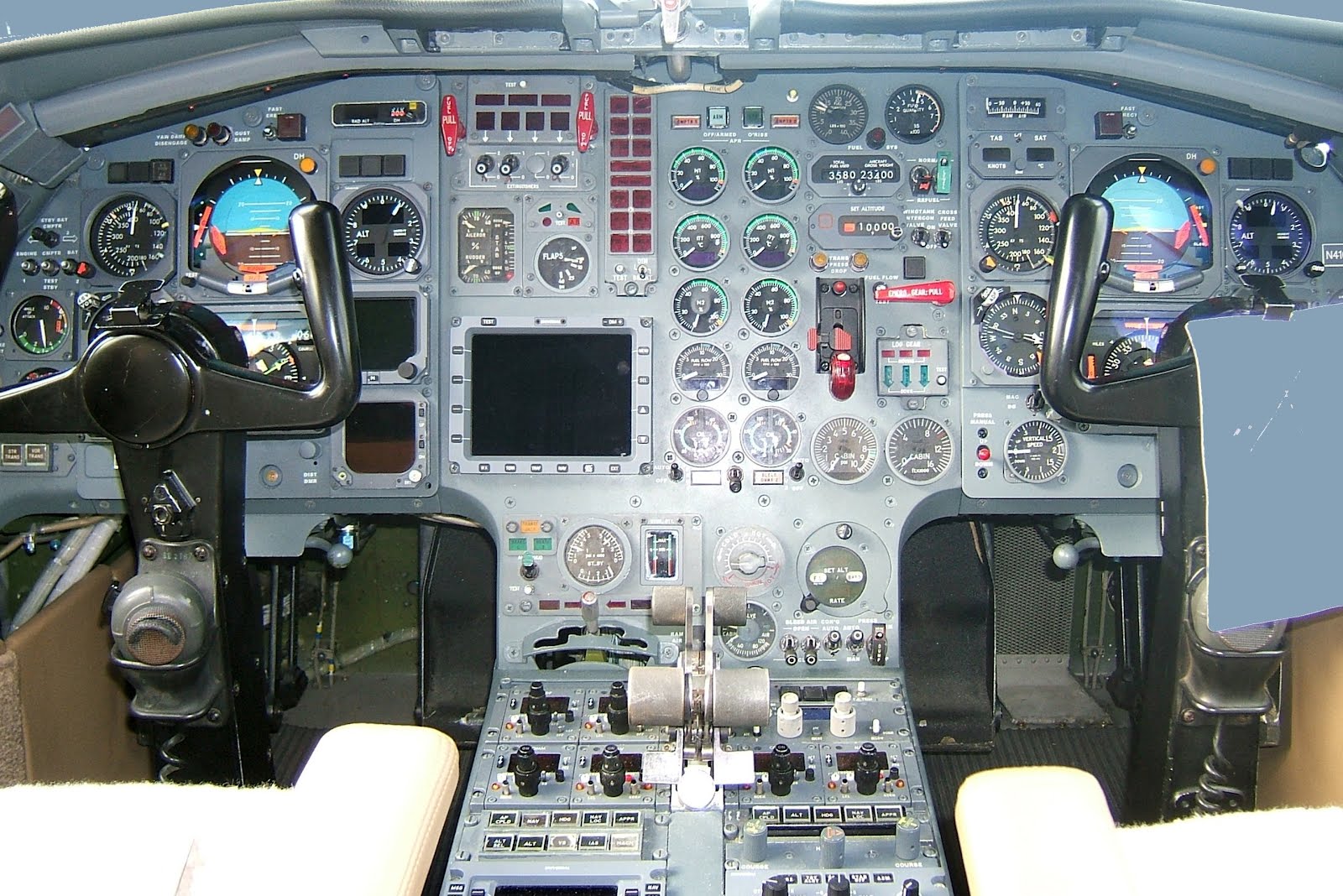 Dassault Falcon 20 Cockpit Instrument Panel, Jet Aircraft | Cockpit ...