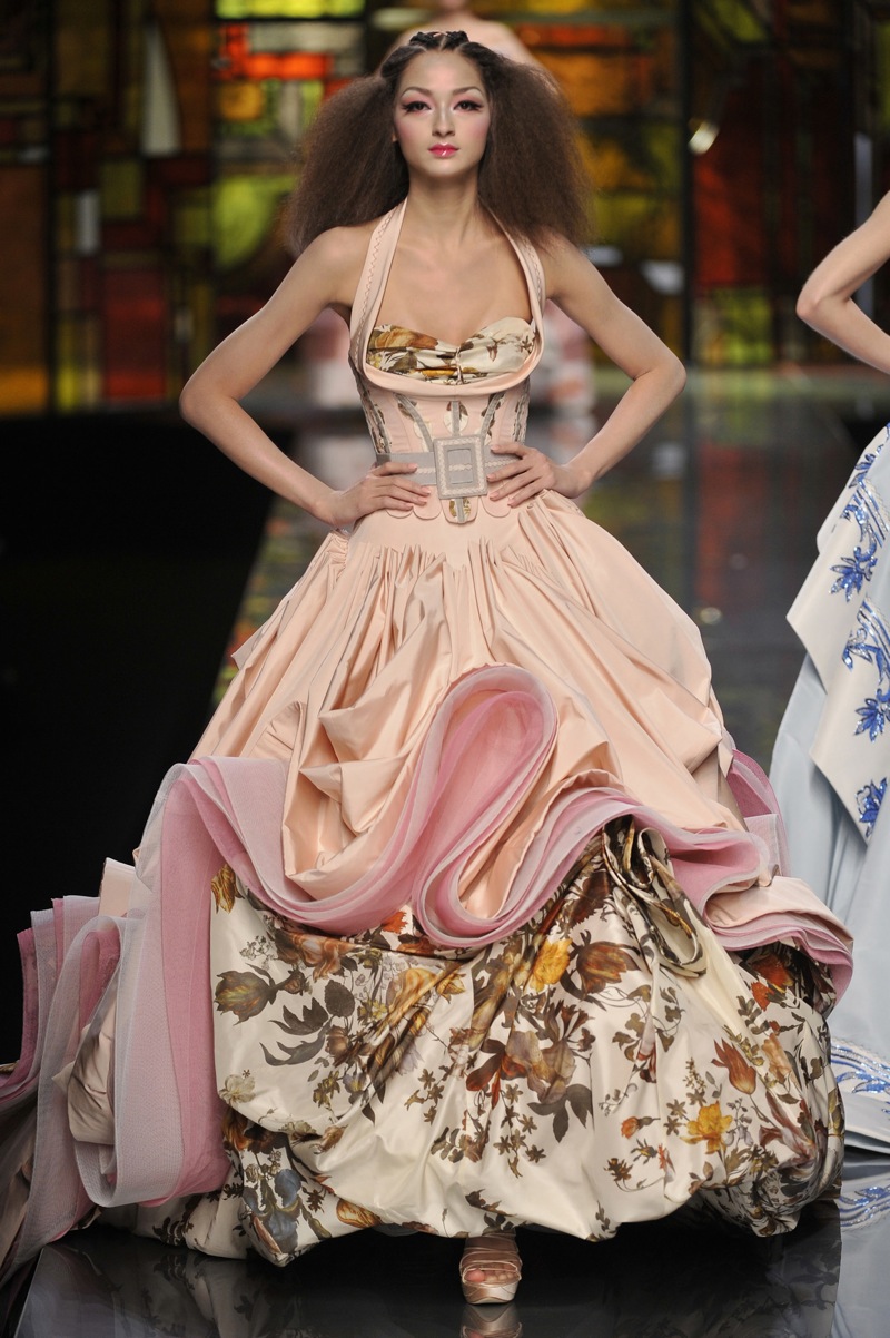 Diseñadora de Modas: John Galliano - Uno de los diseñadores mas creativos