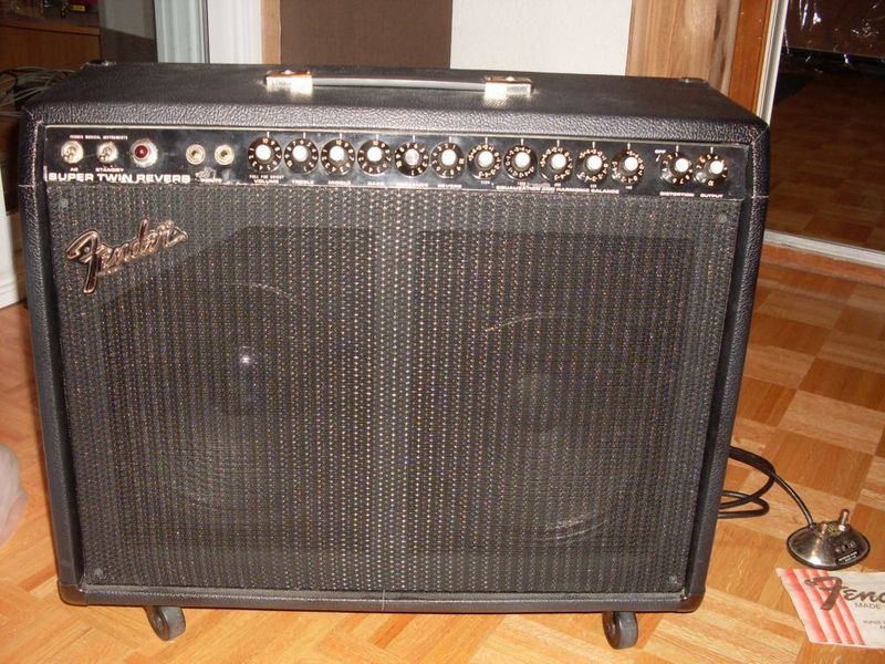 Canadian Vintage Guitar Hunt: 1980's FENDER Super Twin Reverb