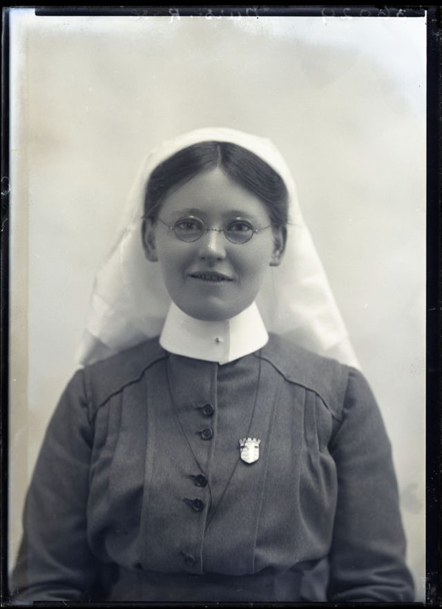 36 Rare and Beautiful Studio Portrait Photos of Nurses in World War I ...