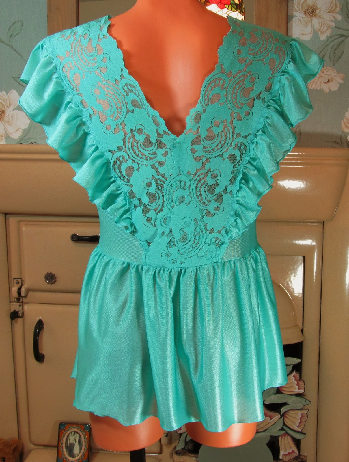 VTG TURQUOISE SOFT GLOSSY LACEY FRILLY BABYDOLL NIGHTIE GOWN CHEMISE S ...