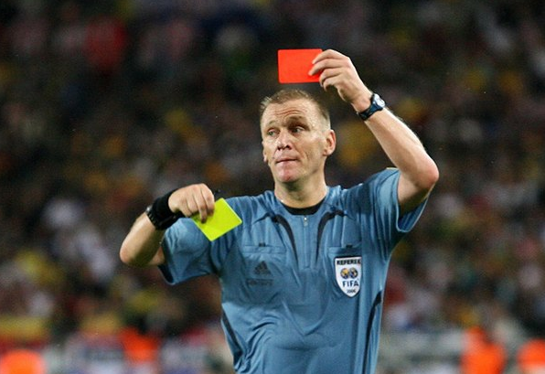 Tugas dan Tanggung Jawab Wasit Sepak Bola Sesuai Aturan FIFA - Bumi ...