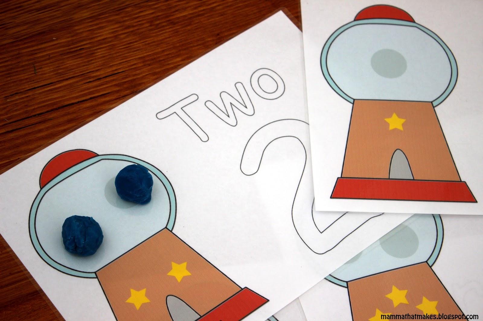 Mamma That Makes: Play Dough Mats - Gumball Machine
