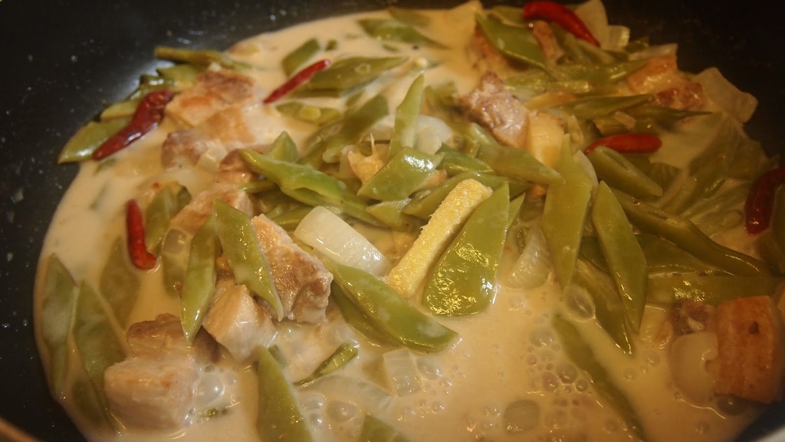 LUWEEH KITCHEN : Ginataang Bataw