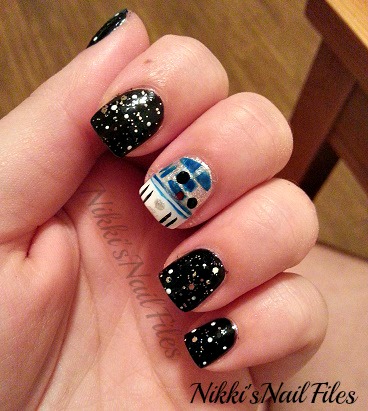 Star Wars R2D2 Manicure | Nikki'sNailFiles