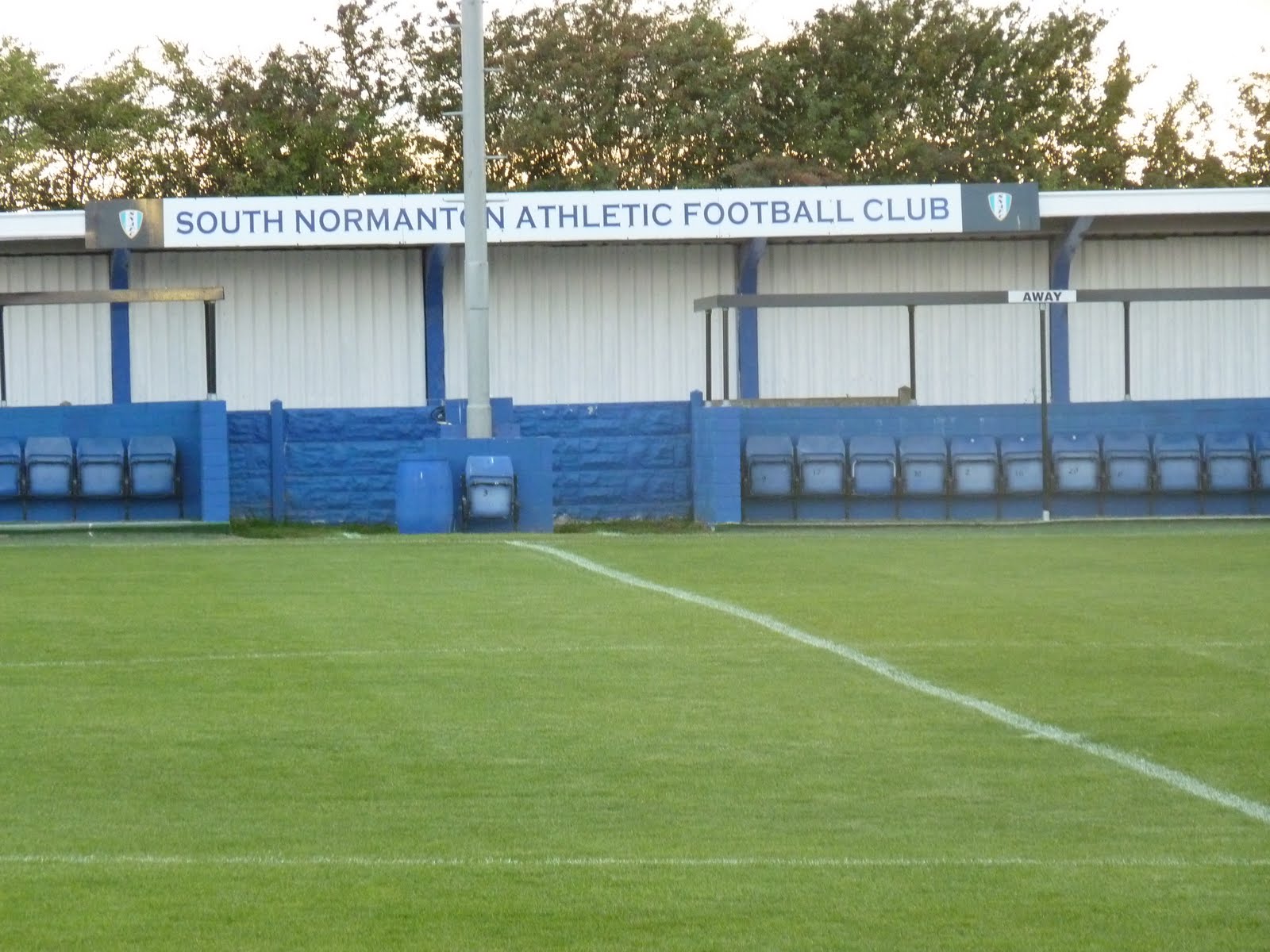 The Groundhopper: South Normanton Athletic 3 Real United 2