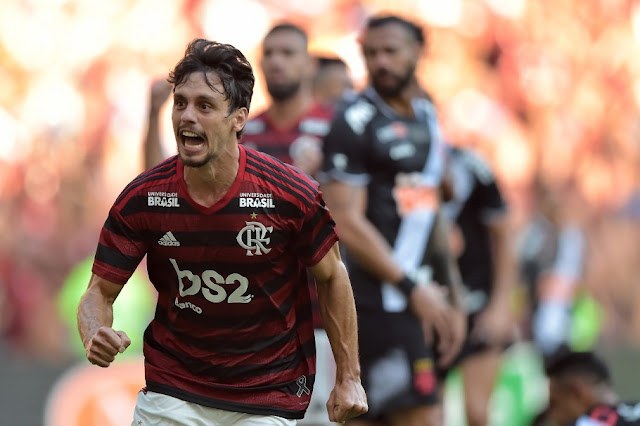 Rodrigo Caio destaca trabalho de Jesus: "É o treinador que mais me exigiu"